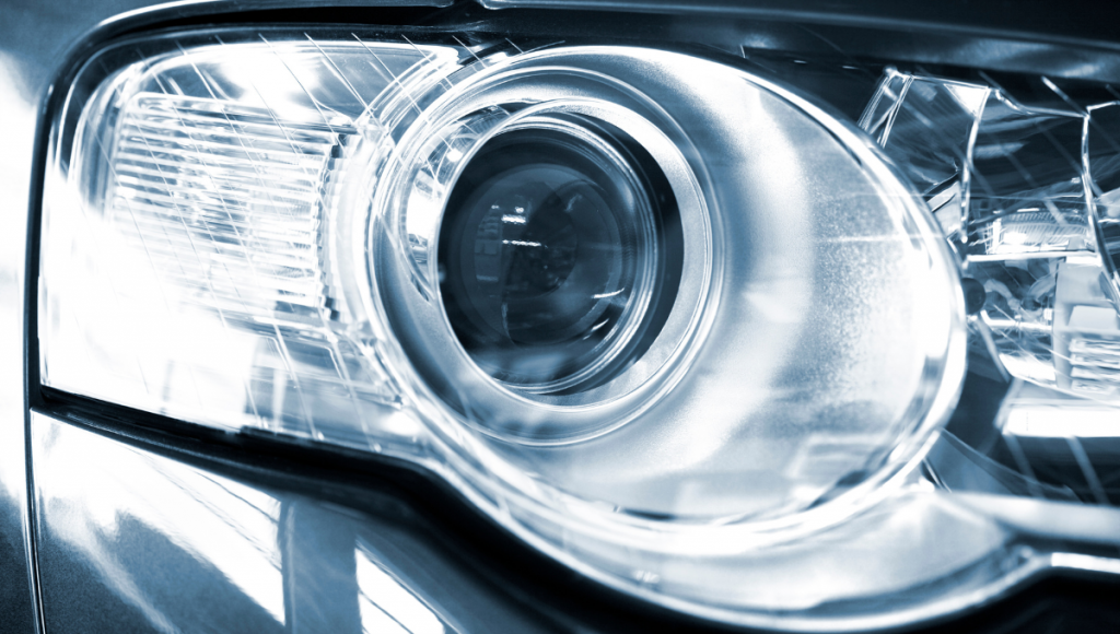 Quali sono le differenza tra fari alogeni, allo xeno o a LED?